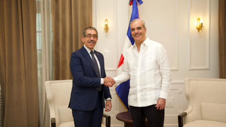 Presidente Abinader recibe en el Palacio Nacional al nuevo rector ...